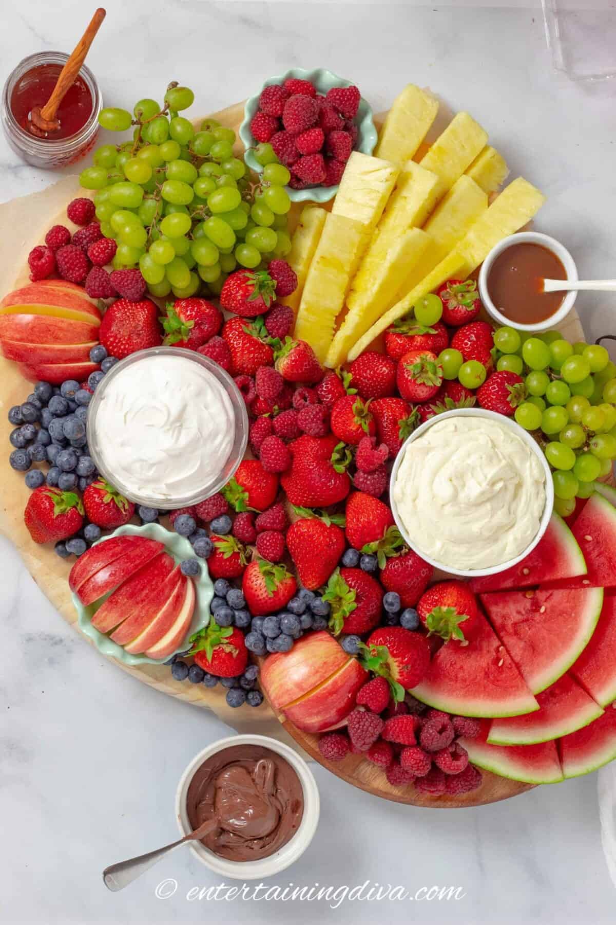 11 Simple Fruit Platter Presentation Ideas - The Curly Spoon