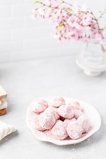 27 Aesthetic Pink Desserts & Treat Ideas - The Curly Spoon