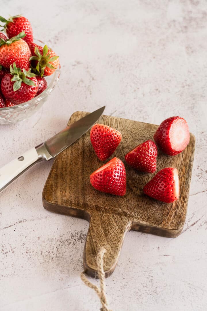 6 Easy Ways to Cut Strawberries for Charcuterie - The Curly Spoon