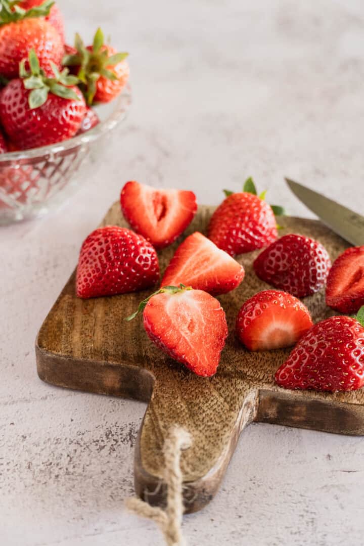 6 Easy Ways to Cut Strawberries for Charcuterie - The Curly Spoon