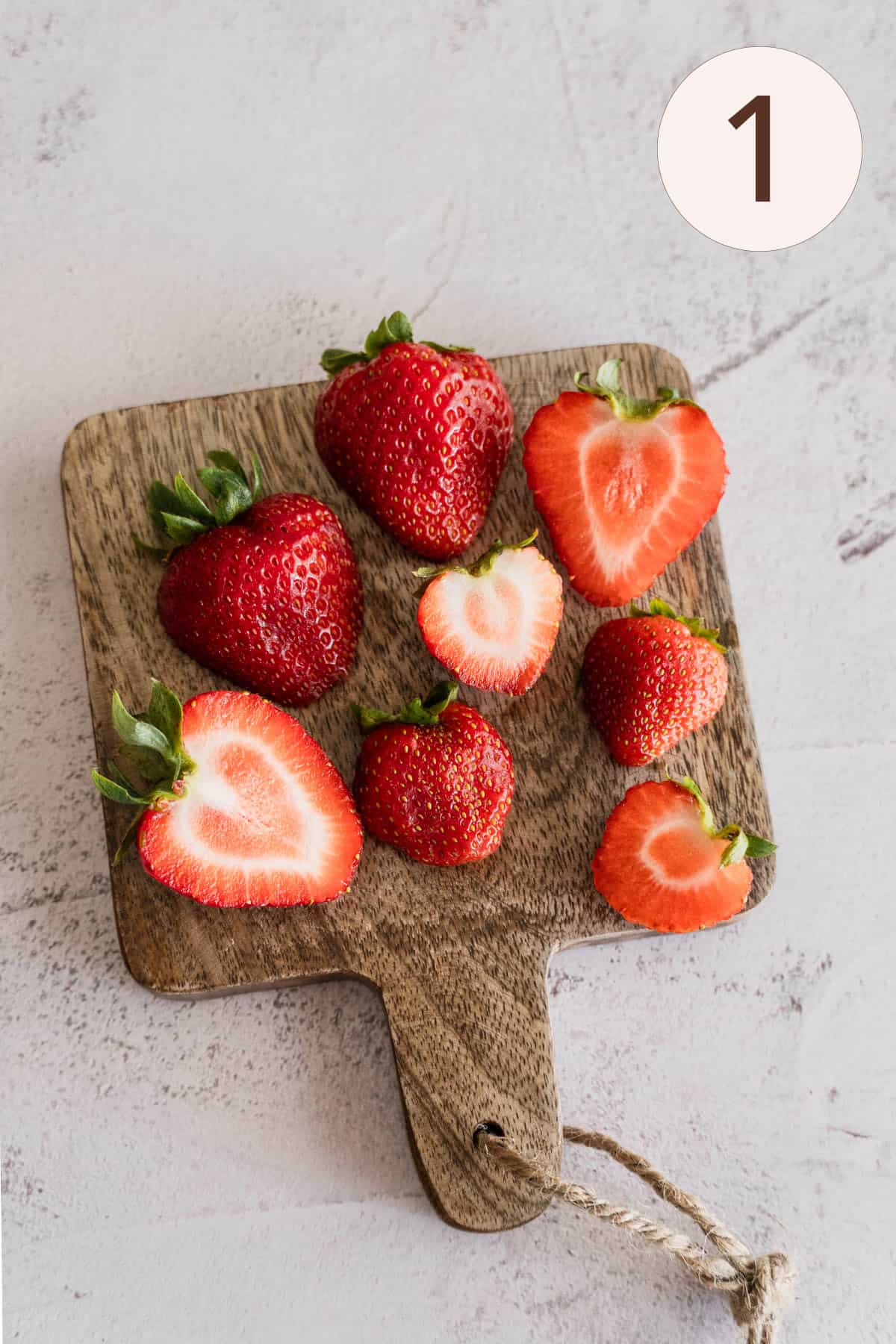 6 Easy Ways to Cut Strawberries for Charcuterie - The Curly Spoon