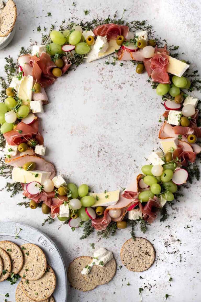 15 Christmas Charcuterie Wreath Recipes & Board Ideas